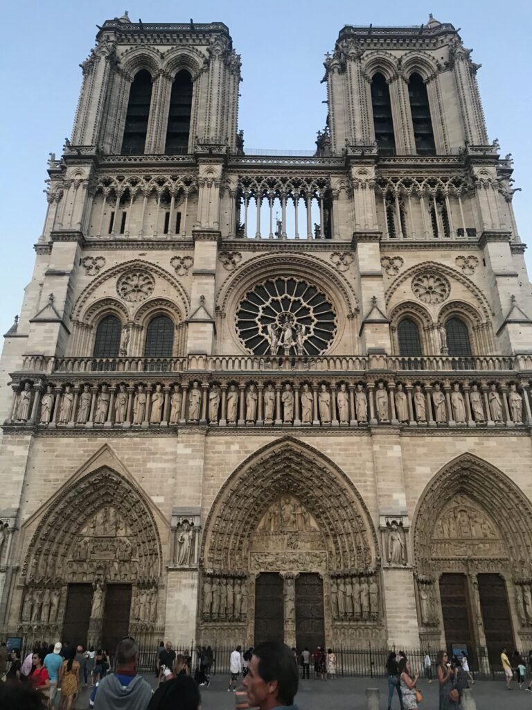 Captivating Paris: Exploring its Quirks & Charms