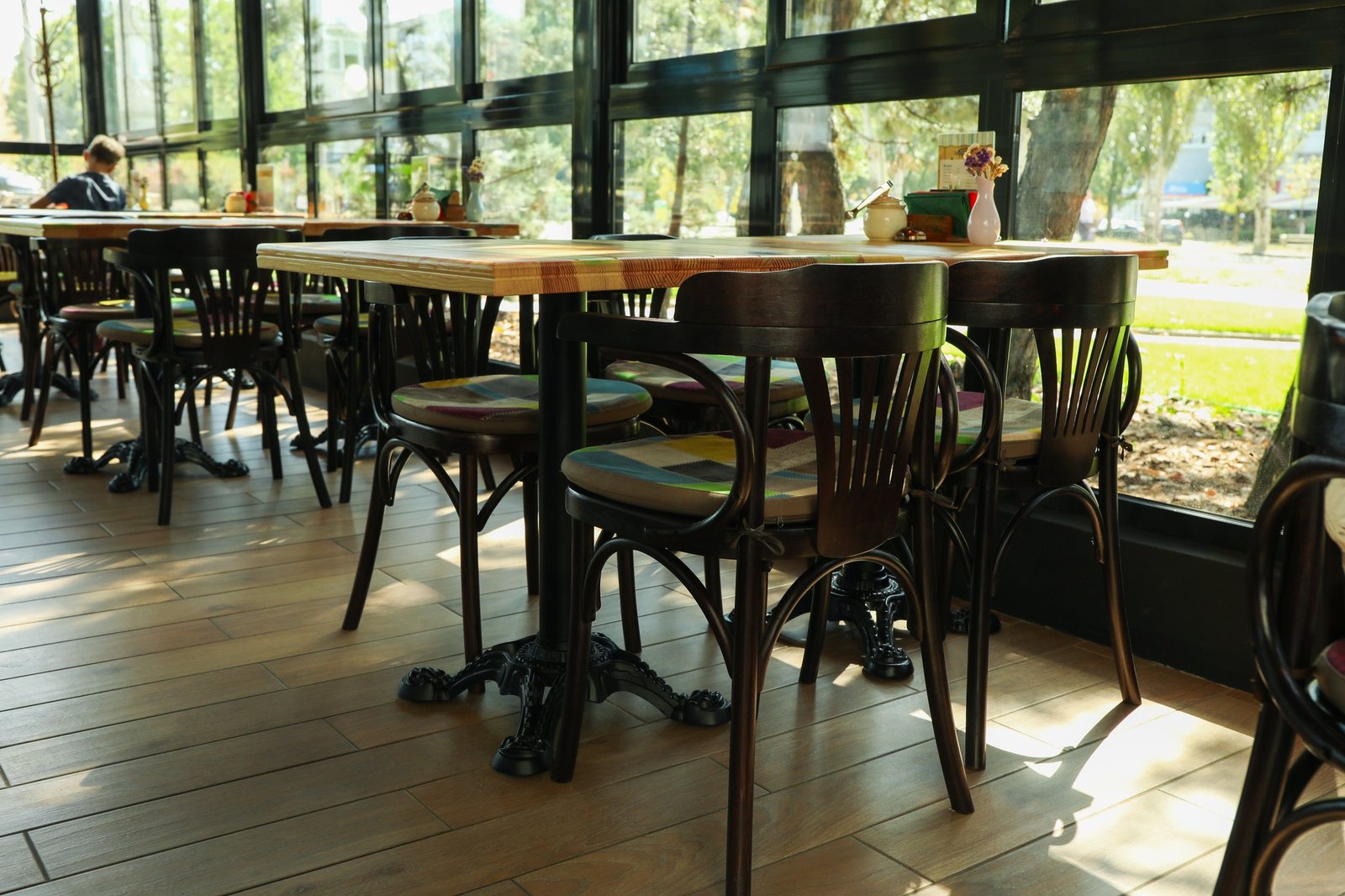 9 points to select the best commercial restaurant chairs — The Design ...