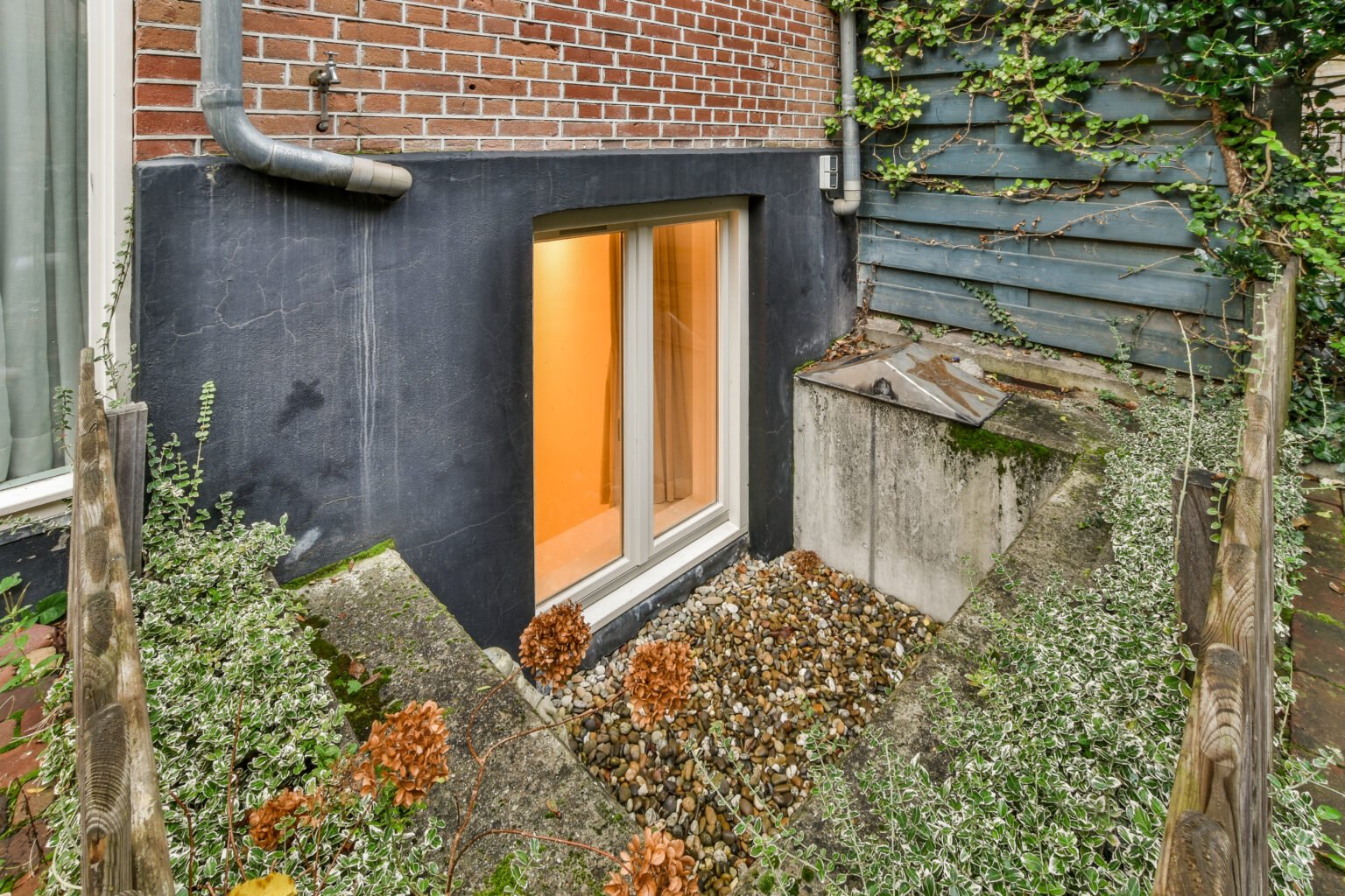 Window Well Installation in Canada: Protecting Basements from Water ...